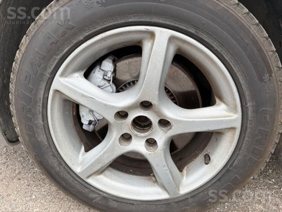 Pelēks Volvo S80 2002 Daugavpils, ar dzinēja tilpumu 2.40 L un nobraukumu 324 tūkst. km par 1250 €, foto 50 vietnē AUTOMOTO.COM.LV