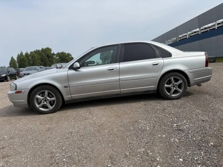Pelēks Volvo S80 2002 Daugavpils, ar dzinēja tilpumu 2.40 L un nobraukumu 324 tūkst. km par 1250 €, foto 3 vietnē AUTOMOTO.COM.LV