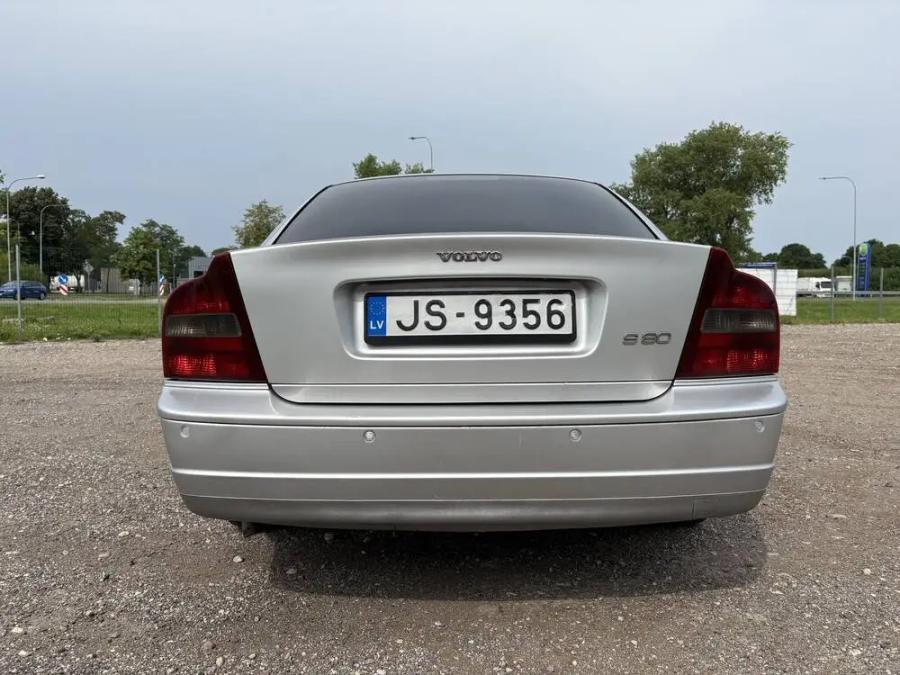 Pelēks Volvo S80 2002 Daugavpils, ar dzinēja tilpumu 2.40 L un nobraukumu 324 tūkst. km par 1250 €, foto 5 vietnē AUTOMOTO.COM.LV