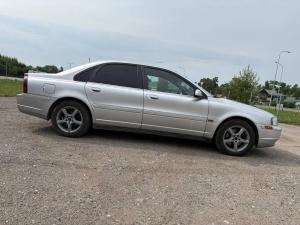 Pelēks Volvo S80 2002 Daugavpils, ar dzinēja tilpumu 2.40 L un nobraukumu 324 tūkst. km par 1250 €, foto 7 vietnē AUTOMOTO.COM.LV