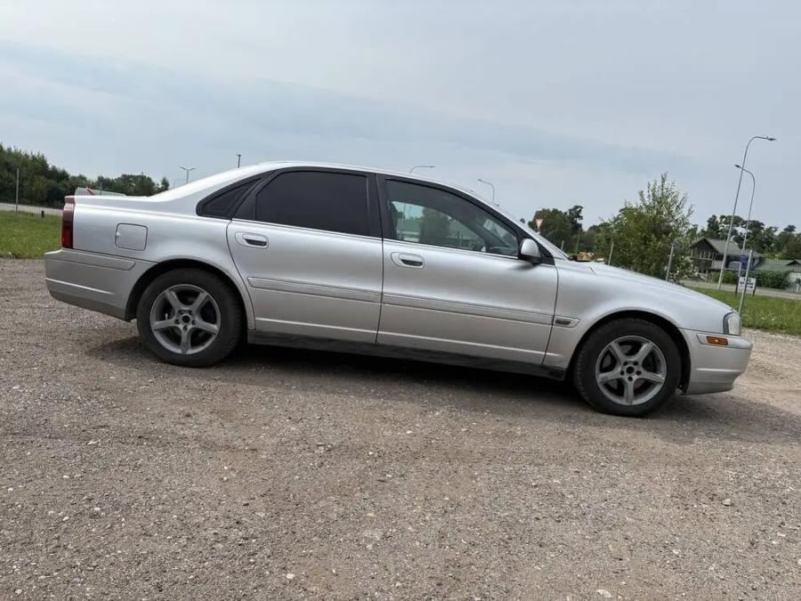 Pelēks Volvo S80 2002 Daugavpils, ar dzinēja tilpumu 2.40 L un nobraukumu 324 tūkst. km par 1250 €, foto 7 vietnē AUTOMOTO.COM.LV