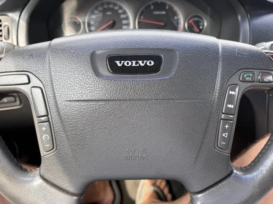 Pelēks Volvo S80 2002 Daugavpils, ar dzinēja tilpumu 2.40 L un nobraukumu 324 tūkst. km par 1250 €, foto 14 vietnē AUTOMOTO.COM.LV