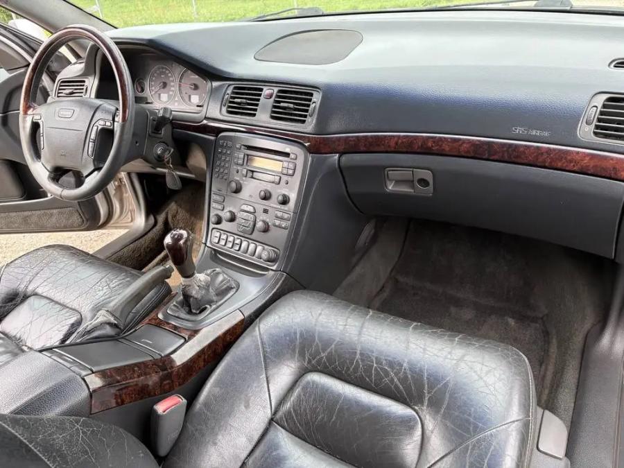 Pelēks Volvo S80 2002 Daugavpils, ar dzinēja tilpumu 2.40 L un nobraukumu 324 tūkst. km par 1250 €, foto 24 vietnē AUTOMOTO.COM.LV