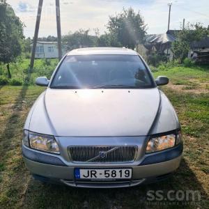 Pelēks Volvo S80 2002 Daugavpils, ar dzinēja tilpumu 2.40 L un nobraukumu 258 tūkst. km par 1000 €, foto  vietnē AUTOMOTO.COM.LV