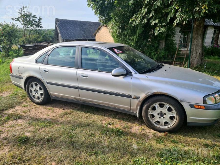 Grey Volvo S80 2002 in Daugavpils, with an engine capacity of 2.40 L and mileage of 258 thousand km for 1000 €, photo 3 on AUTOMOTO.COM.LV