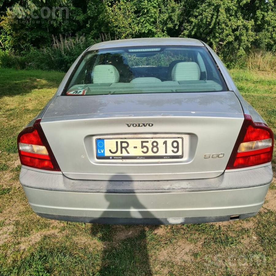 Grey Volvo S80 2002 in Daugavpils, with an engine capacity of 2.40 L and mileage of 258 thousand km for 1000 €, photo 4 on AUTOMOTO.COM.LV