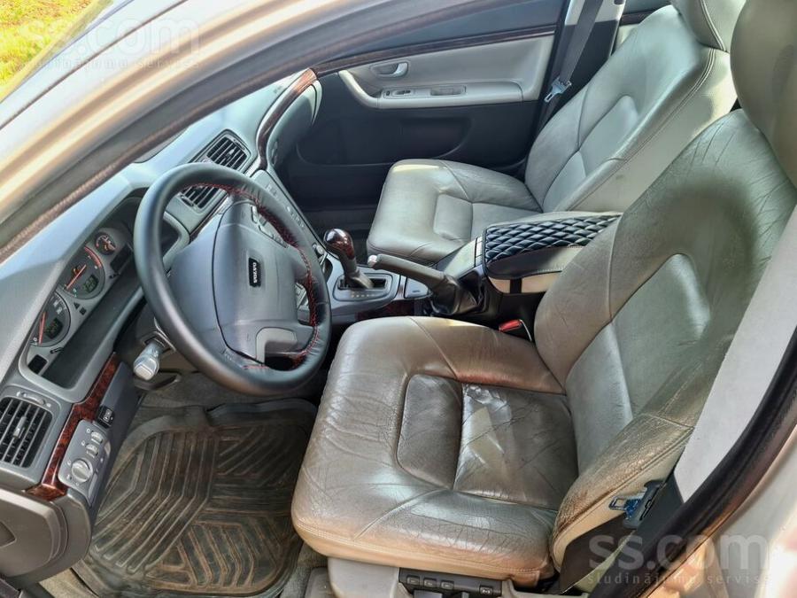 Grey Volvo S80 2002 in Daugavpils, with an engine capacity of 2.40 L and mileage of 258 thousand km for 1000 €, photo 8 on AUTOMOTO.COM.LV