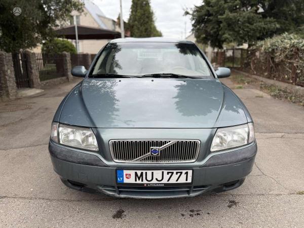 Grey Volvo S80 2002 in Kaunas, with an engine capacity of 2.44 L and mileage of 378 thousand km for 899 €, photo 2 on AUTOMOTO.COM.LV