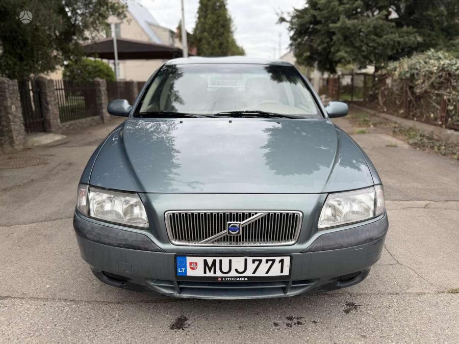 Grey Volvo S80 2002 in Kaunas, with an engine capacity of 2.44 L and mileage of 378 thousand km for 899 €, photo 3 on AUTOMOTO.COM.LV