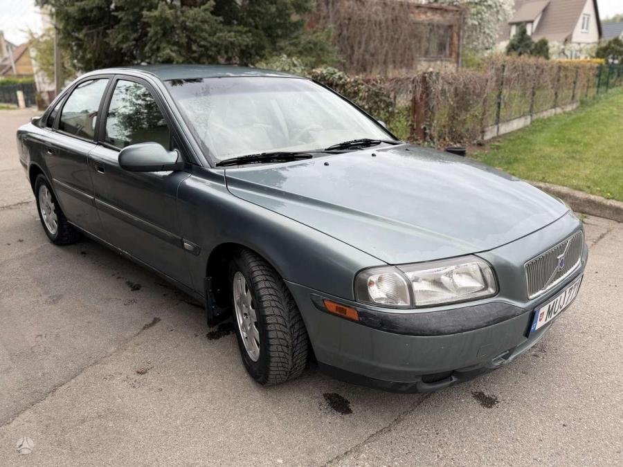 Grey Volvo S80 2002 in Kaunas, with an engine capacity of 2.44 L and mileage of 378 thousand km for 899 €, photo 4 on AUTOMOTO.COM.LV