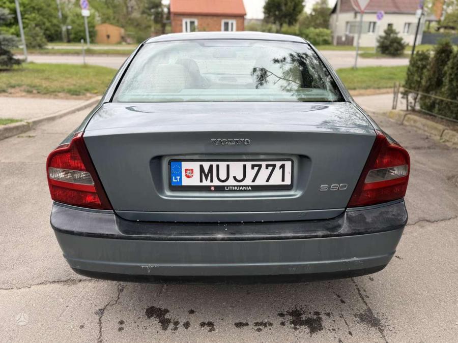 Grey Volvo S80 2002 in Kaunas, with an engine capacity of 2.44 L and mileage of 378 thousand km for 899 €, photo 6 on AUTOMOTO.COM.LV