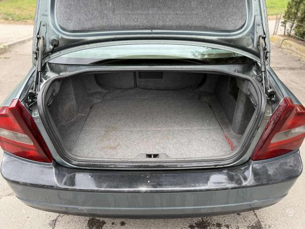 Grey Volvo S80 2002 in Kaunas, with an engine capacity of 2.44 L and mileage of 378 thousand km for 899 €, photo 6 on AUTOMOTO.COM.LV