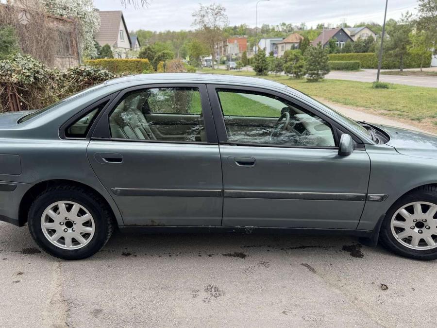 Grey Volvo S80 2002 in Kaunas, with an engine capacity of 2.44 L and mileage of 378 thousand km for 899 €, photo 11 on AUTOMOTO.COM.LV