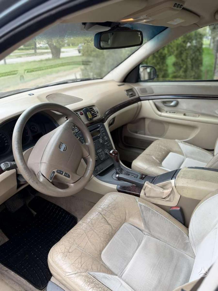 Grey Volvo S80 2002 in Kaunas, with an engine capacity of 2.44 L and mileage of 378 thousand km for 899 €, photo 16 on AUTOMOTO.COM.LV