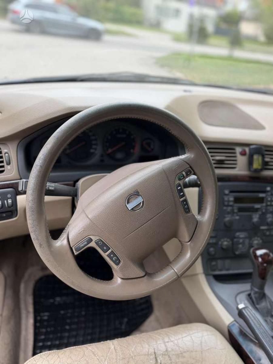 Grey Volvo S80 2002 in Kaunas, with an engine capacity of 2.44 L and mileage of 378 thousand km for 899 €, photo 18 on AUTOMOTO.COM.LV