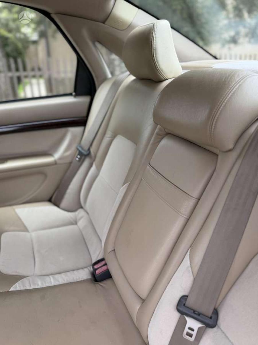 Grey Volvo S80 2002 in Kaunas, with an engine capacity of 2.44 L and mileage of 378 thousand km for 899 €, photo 19 on AUTOMOTO.COM.LV