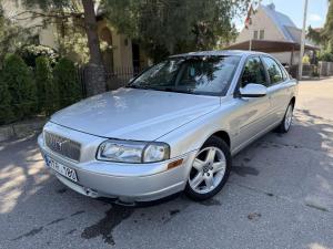 Grey Volvo S80 2002 in Kaunas, with an engine capacity of 2.40 L and mileage of 400 thousand km for 1350 €, photo  on AUTOMOTO.COM.LV