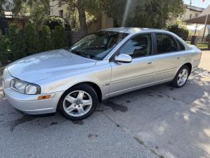 Grey Volvo S80 2002 in Kaunas, with an engine capacity of 2.40 L and mileage of 400 thousand km for 1350 €, photo 3 on AUTOMOTO.COM.LV