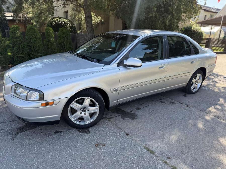 Grey Volvo S80 2002 in Kaunas, with an engine capacity of 2.40 L and mileage of 400 thousand km for 1350 €, photo 3 on AUTOMOTO.COM.LV