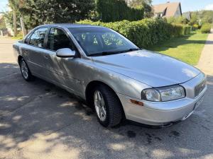 Grey Volvo S80 2002 in Kaunas, with an engine capacity of 2.40 L and mileage of 400 thousand km for 1350 €, photo 5 on AUTOMOTO.COM.LV