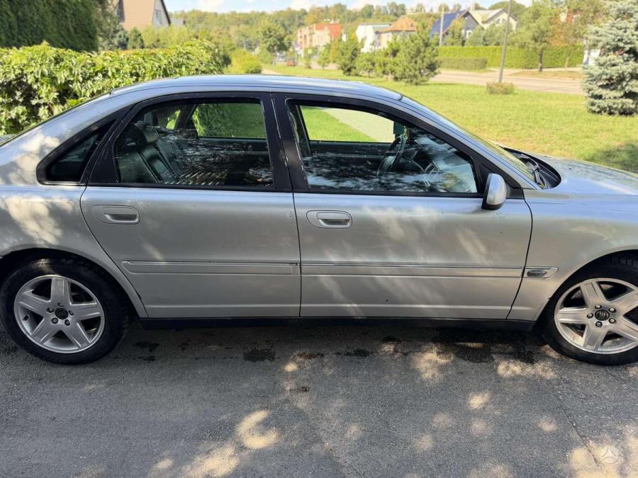Grey Volvo S80 2002 in Kaunas, with an engine capacity of 2.40 L and mileage of 400 thousand km for 1350 €, photo 6 on AUTOMOTO.COM.LV