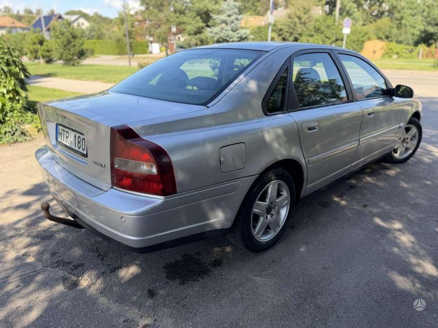 Grey Volvo S80 2002 in Kaunas, with an engine capacity of 2.40 L and mileage of 400 thousand km for 1350 €, photo 7 on AUTOMOTO.COM.LV