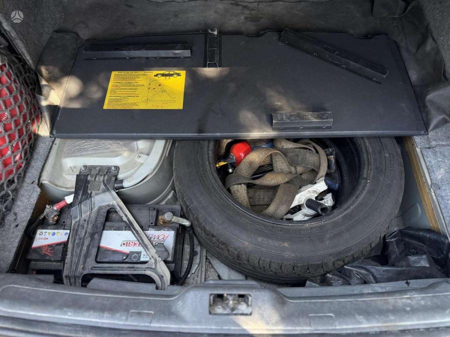 Grey Volvo S80 2002 in Kaunas, with an engine capacity of 2.40 L and mileage of 400 thousand km for 1350 €, photo 12 on AUTOMOTO.COM.LV