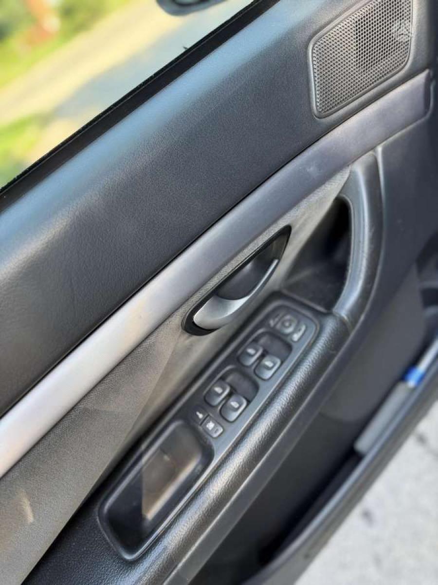 Grey Volvo S80 2002 in Kaunas, with an engine capacity of 2.40 L and mileage of 400 thousand km for 1350 €, photo 15 on AUTOMOTO.COM.LV