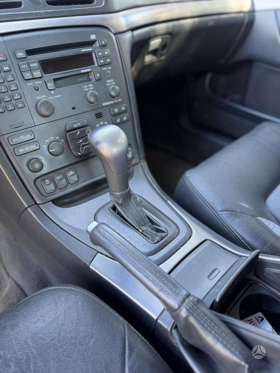 Grey Volvo S80 2002 in Kaunas, with an engine capacity of 2.40 L and mileage of 400 thousand km for 1350 €, photo 22 on AUTOMOTO.COM.LV