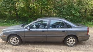 Grey Volvo S80 2002 in Riga, with an engine capacity of 2.40 L and mileage of 366 thousand km for 778 €, photo 5 on AUTOMOTO.COM.LV