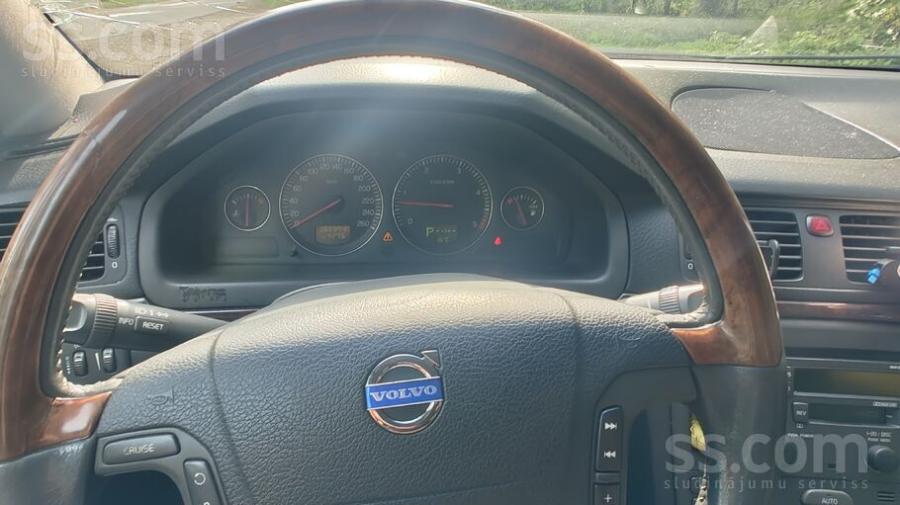 Grey Volvo S80 2002 in Riga, with an engine capacity of 2.40 L and mileage of 366 thousand km for 778 €, photo 9 on AUTOMOTO.COM.LV
