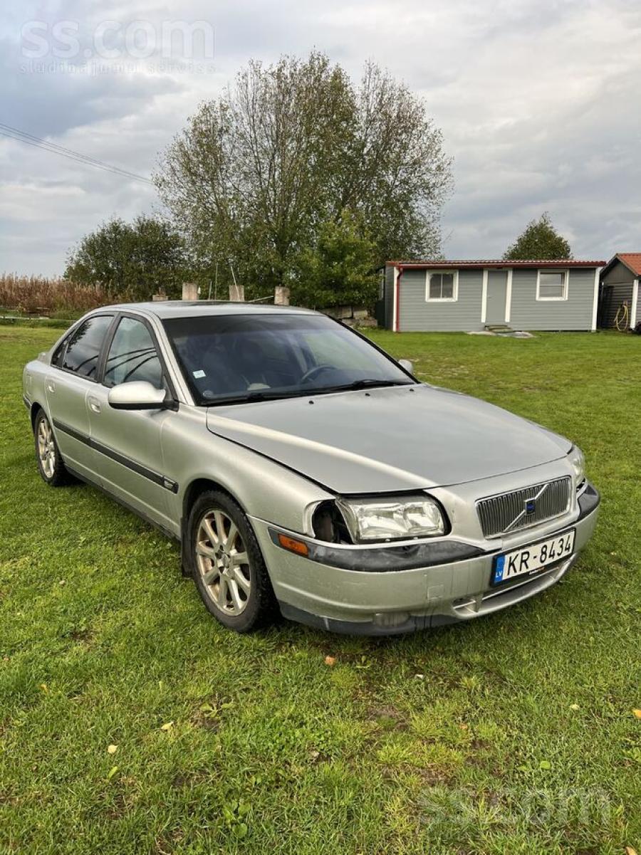 Grey Volvo S80 2002 in Riga, with an engine capacity of 2.40 L and mileage of 347 thousand km for 600 €, photo 5 on AUTOMOTO.COM.LV