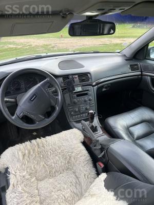 Grey Volvo S80 2002 in Riga, with an engine capacity of 2.40 L and mileage of 347 thousand km for 600 €, photo 7 on AUTOMOTO.COM.LV