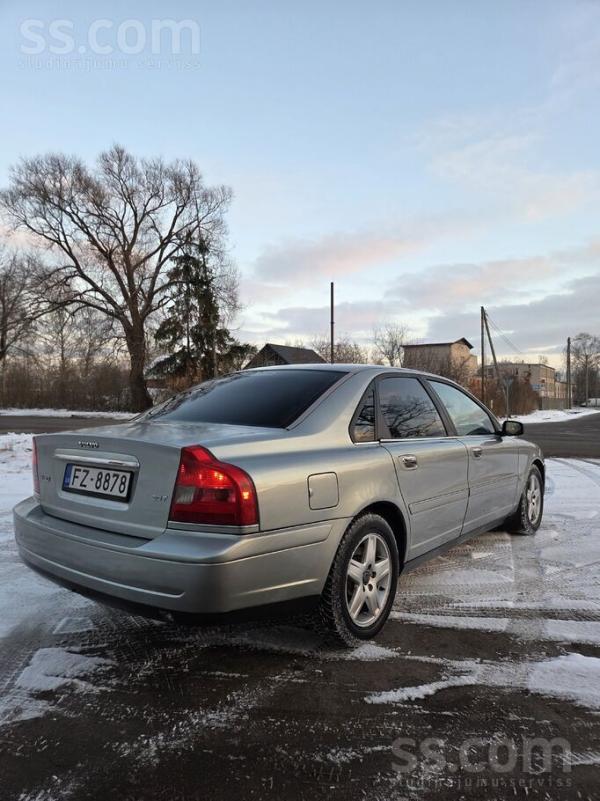 Pelēks Volvo S80 2003 Valmiera, ar dzinēja tilpumu 2.50 L un nobraukumu 508 tūkst. km par 1050 €, foto 3 vietnē AUTOMOTO.COM.LV