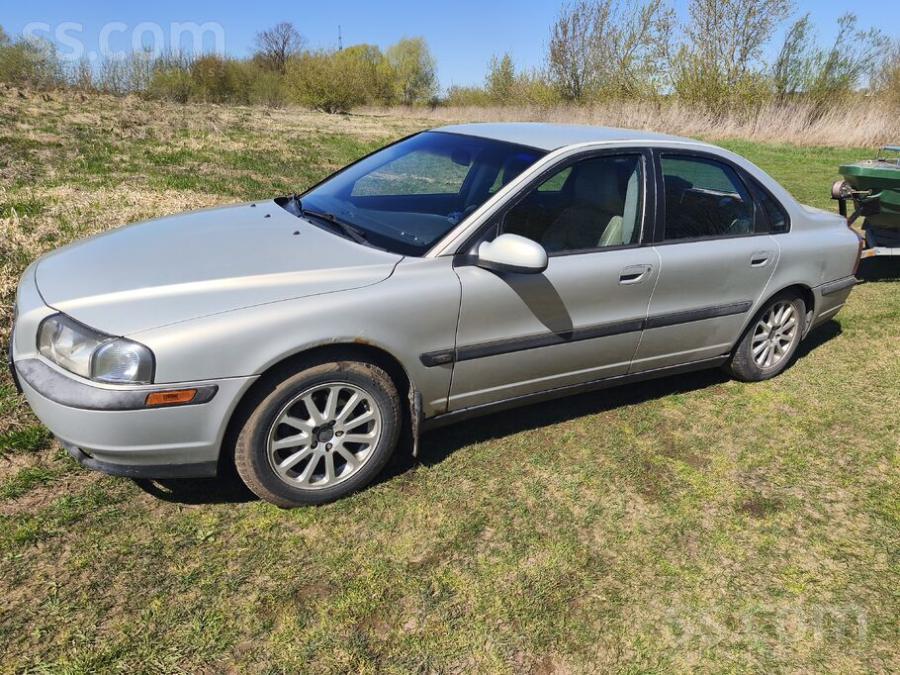 Grey Volvo S80 2003 in Daugavpils, with an engine capacity of 2.40 L and mileage of 0 thousand km for 1000 €, photo 1 on AUTOMOTO.COM.LV