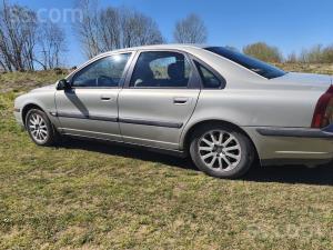 Grey Volvo S80 2003 in Daugavpils, with an engine capacity of 2.40 L and mileage of 0 thousand km for 1000 €, photo 3 on AUTOMOTO.COM.LV