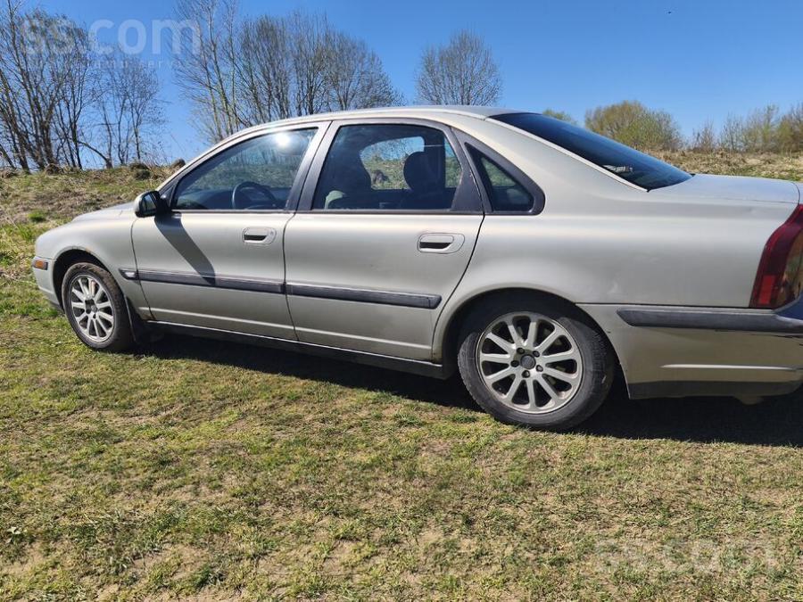 Grey Volvo S80 2003 in Daugavpils, with an engine capacity of 2.40 L and mileage of 0 thousand km for 1000 €, photo 3 on AUTOMOTO.COM.LV