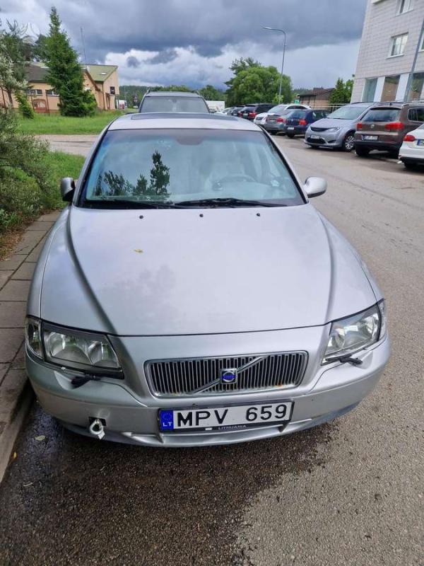 Pelēks Volvo S80 2003 Viļņa, ar dzinēja tilpumu 2.40 L un nobraukumu 320 tūkst. km par 400 €, foto 1 vietnē AUTOMOTO.COM.LV