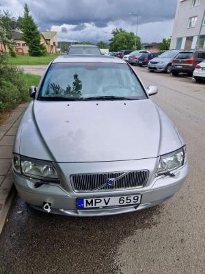 Pelēks Volvo S80 2003 Viļņa, ar dzinēja tilpumu 2.40 L un nobraukumu 320 tūkst. km par 400 €, foto  vietnē AUTOMOTO.COM.LV
