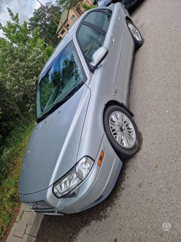 Pelēks Volvo S80 2003 Viļņa, ar dzinēja tilpumu 2.40 L un nobraukumu 320 tūkst. km par 400 €, foto 2 vietnē AUTOMOTO.COM.LV