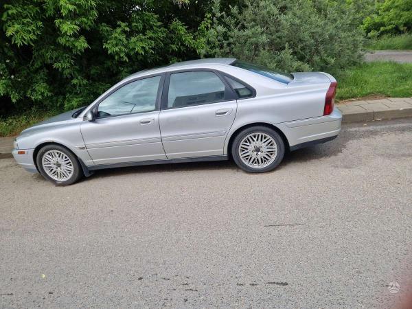 Pelēks Volvo S80 2003 Viļņa, ar dzinēja tilpumu 2.40 L un nobraukumu 320 tūkst. km par 400 €, foto 3 vietnē AUTOMOTO.COM.LV