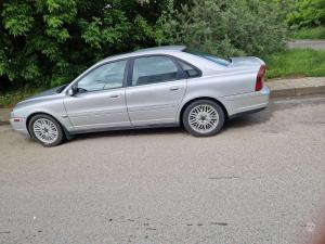 Grey Volvo S80 2003 in Vilnius, with an engine capacity of 2.40 L and mileage of 320 thousand km for 400 €, photo 4 on AUTOMOTO.COM.LV