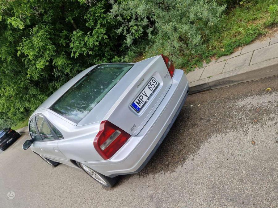 Grey Volvo S80 2003 in Vilnius, with an engine capacity of 2.40 L and mileage of 320 thousand km for 400 €, photo 5 on AUTOMOTO.COM.LV