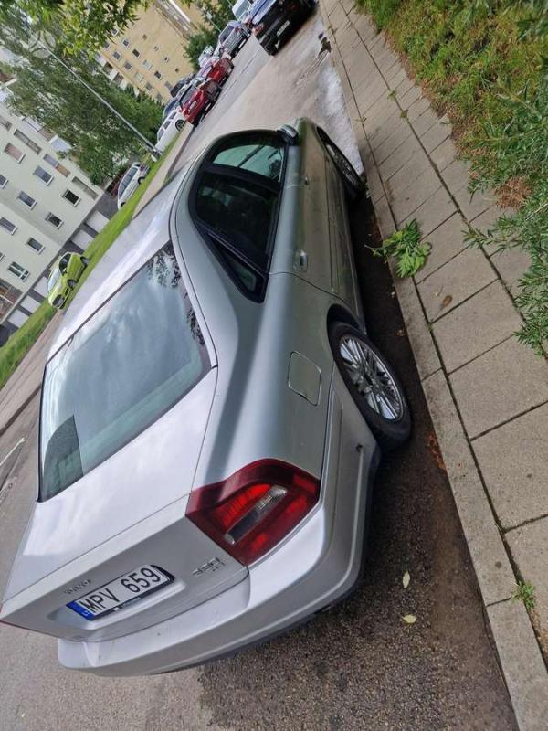 Pelēks Volvo S80 2003 Viļņa, ar dzinēja tilpumu 2.40 L un nobraukumu 320 tūkst. km par 400 €, foto 5 vietnē AUTOMOTO.COM.LV