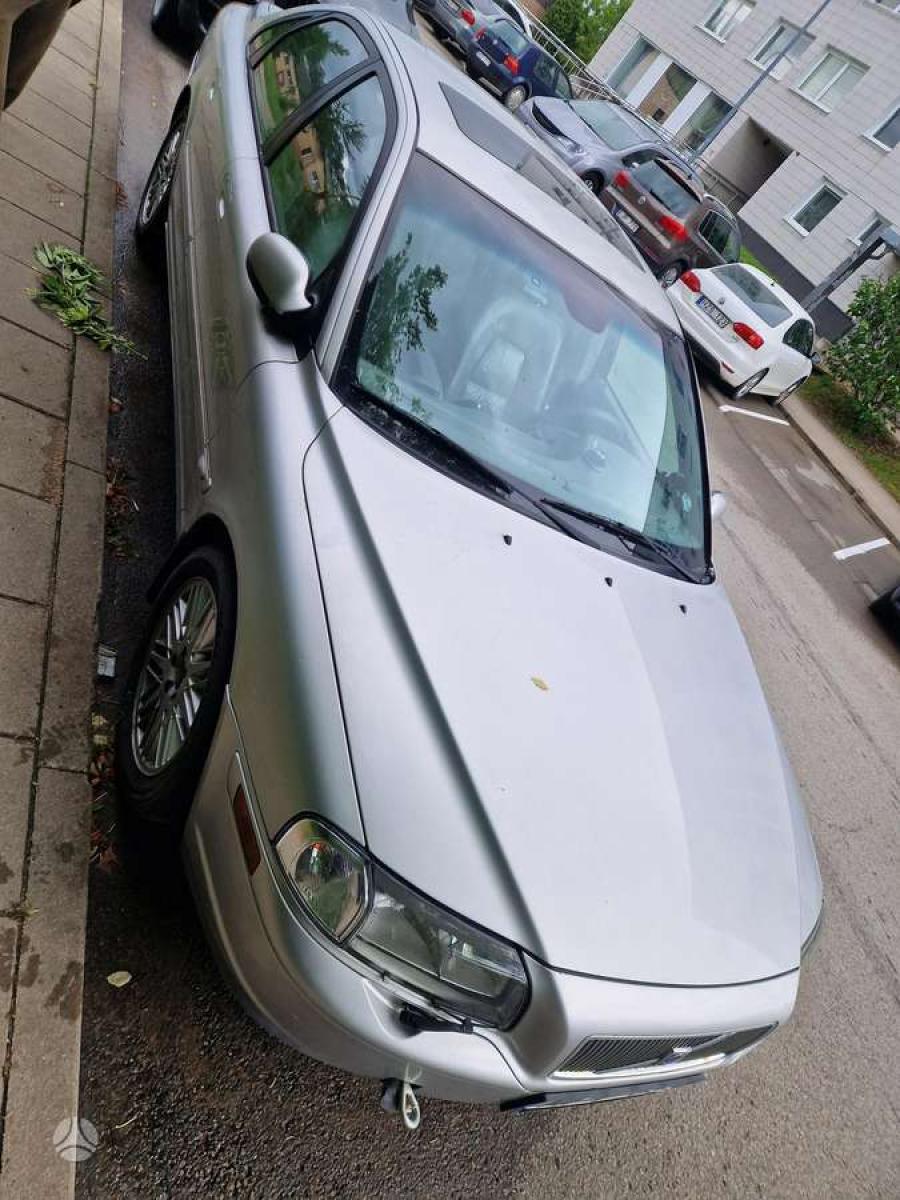 Grey Volvo S80 2003 in Vilnius, with an engine capacity of 2.40 L and mileage of 320 thousand km for 400 €, photo 7 on AUTOMOTO.COM.LV