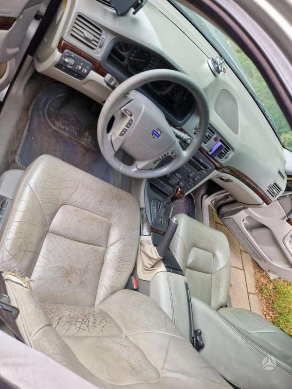 Pelēks Volvo S80 2003 Viļņa, ar dzinēja tilpumu 2.40 L un nobraukumu 320 tūkst. km par 400 €, foto 7 vietnē AUTOMOTO.COM.LV