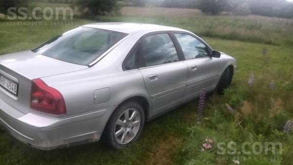 Pelēks Volvo S80 2003 Jēkabpils, ar dzinēja tilpumu 2.40 L un nobraukumu 400 tūkst. km par 850 €, foto 4 vietnē AUTOMOTO.COM.LV