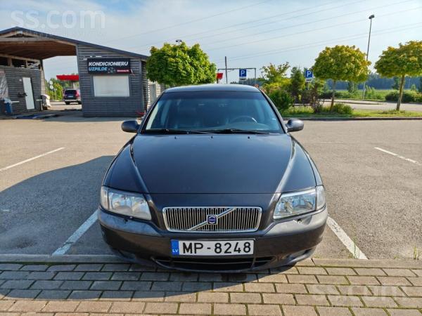 Pelēks Volvo S80 2003 Ogre, ar dzinēja tilpumu 2.40 L un nobraukumu 403 tūkst. km par 900 €, foto 1 vietnē AUTOMOTO.COM.LV