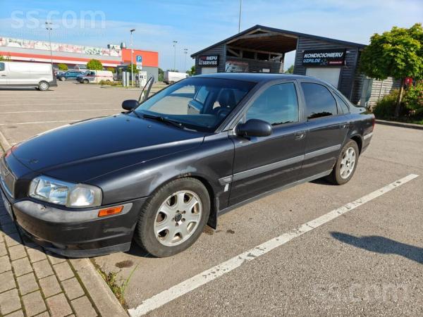 Pelēks Volvo S80 2003 Ogre, ar dzinēja tilpumu 2.40 L un nobraukumu 403 tūkst. km par 900 €, foto 2 vietnē AUTOMOTO.COM.LV