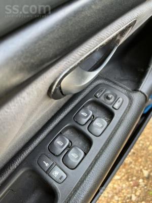 Grey Volvo S80 2003 in Tukums, with an engine capacity of 2.40 L and mileage of 461 thousand km for 550 €, photo 3 on AUTOMOTO.COM.LV